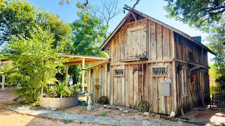 The Barn | 3 Blks To Main | Pet-friendly - Fredericksburg, TX