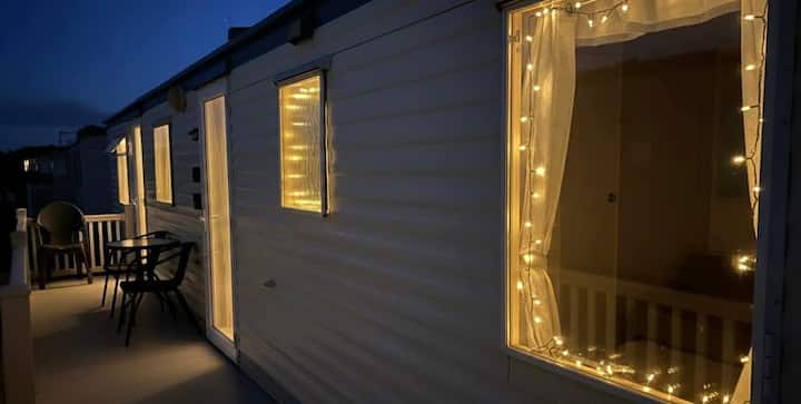 Cosy 3-bedroom Caravan With Decking - Skegness