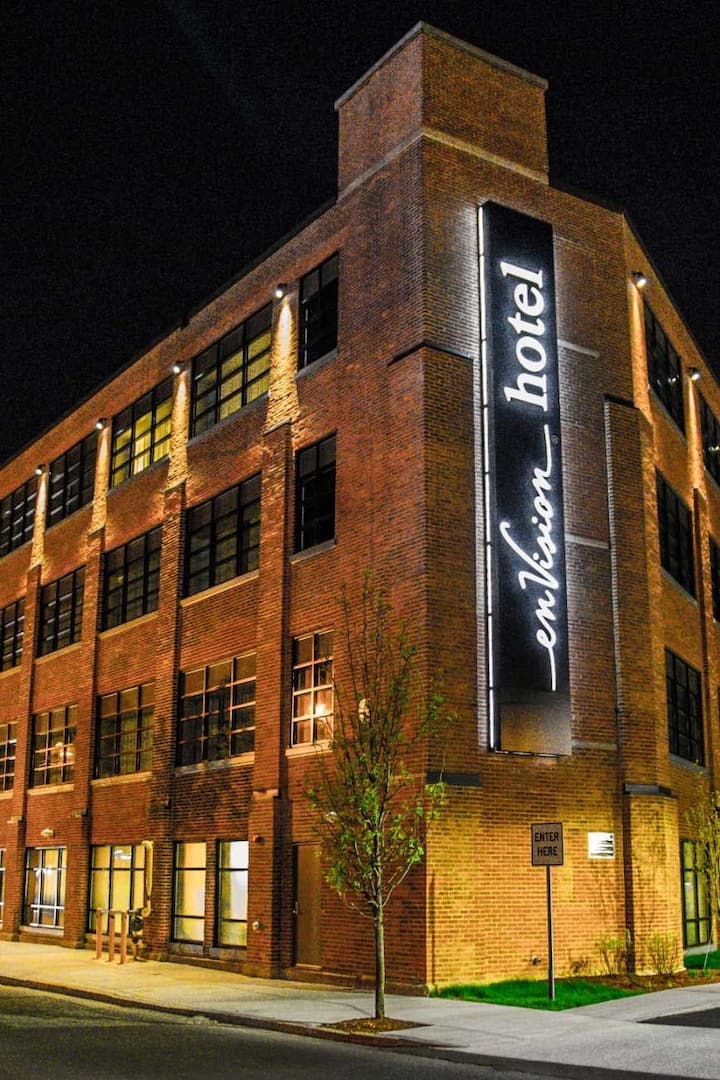 Prime Spot Near Dining And Entertainment - Massachusetts