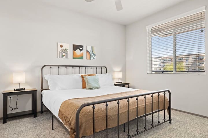 Stylish Westgate Cozysuites Near Stadium W/ Pool 6 - Glendale, AZ