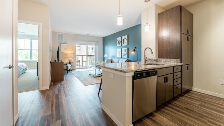 Landing | Chic Studio, Gym, Pool - Springfield, MO