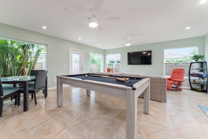 The Coconut Lounge  3/2 W/ Hot Tub & Pool Table - Wildwood, FL
