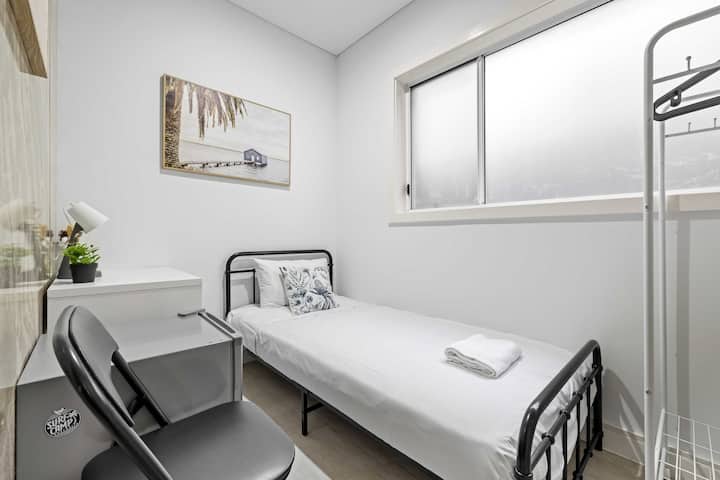 Sleek & Comfortable Single Room At Revesby - Fairfield