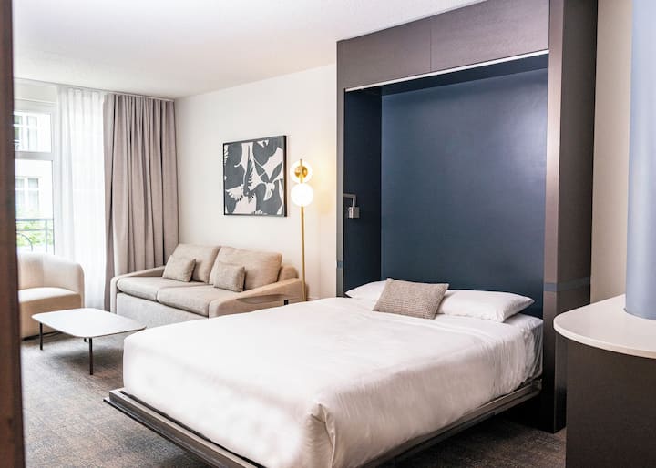 2 Modern Suites Perfect For Exploring Old Montreal - Montreal