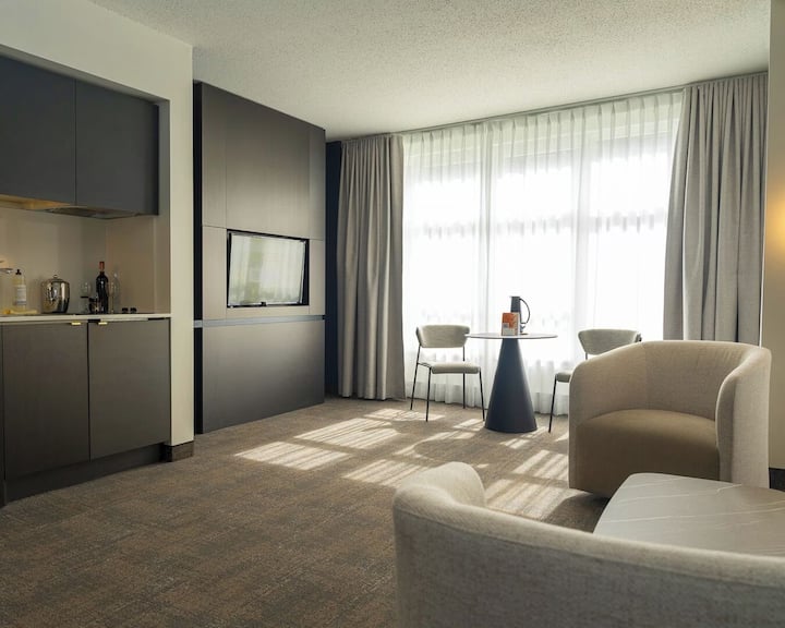 Your Modern Sanctuary In Old Montreal - 2 Units! - Montreal