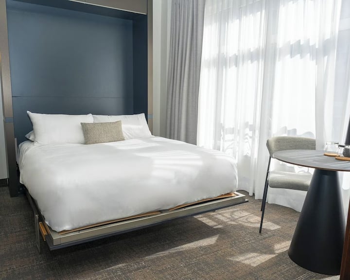 4 Family-friendly Comfort At Stylish Suites - Montreal