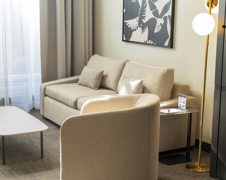 4 Sleek & Modern Suites Near The Notre-dame - Montreal