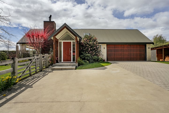 Alpine Meadow Haven - Wanaka Holiday Home - Luggate