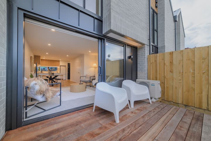 New! Charming 2br W/ Free Parking On Gloucester St - Christchurch