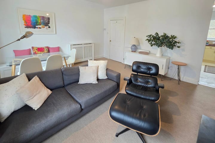 Stylish Hackney Townhouse | 3 Floors Of Comfort - London, UK