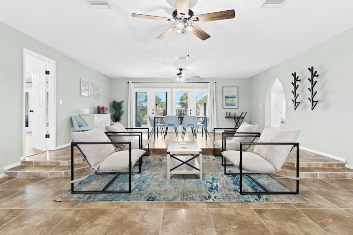 Quiet Neighborhood ~ Waterfront Heated Pool! - Port Charlotte, FL