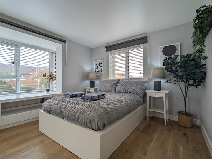 Spacious 5br Home In Central Liverpool + Parking - Wirral