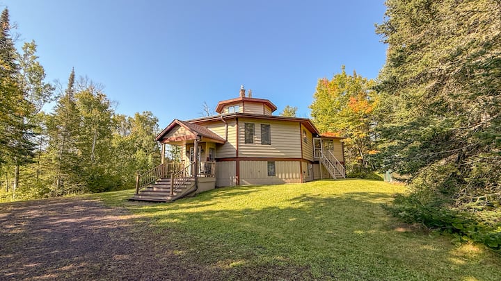 Octagon House On The Gunflint Trail - Grand Marais, MN