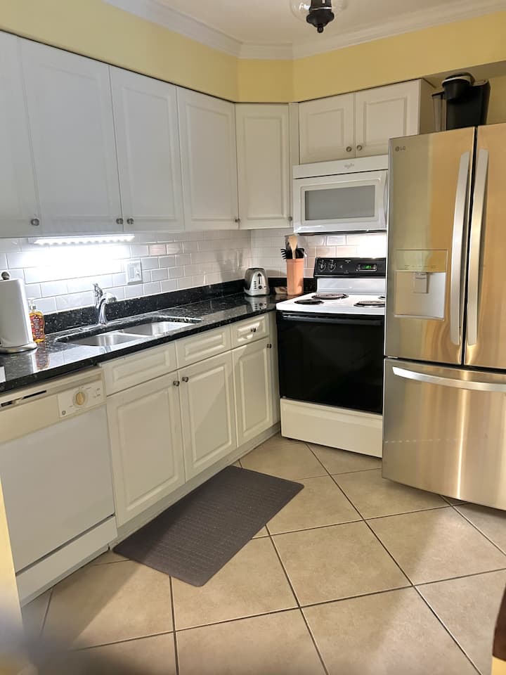 T13 Ocean Walk Downstairs King Bed Pool Pickleball - Jekyll Island, GA