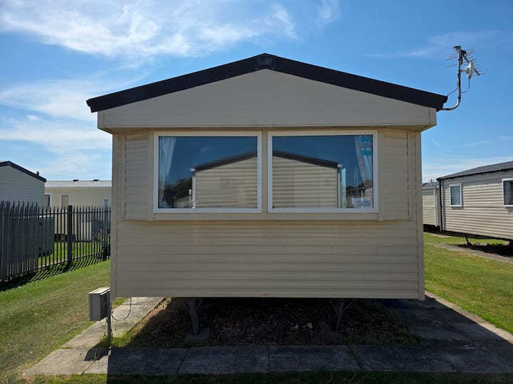 Bronze Caravan (Sleeps 6) Cf179 - Skegness
