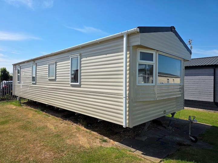 Bronze Pet Caravan (Sleeps 8) Cf001 - Skegness