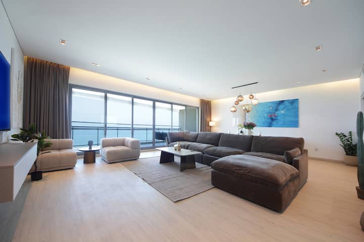 Silk Valley - 3b Beachfront | Private Beach Access - Sharjah