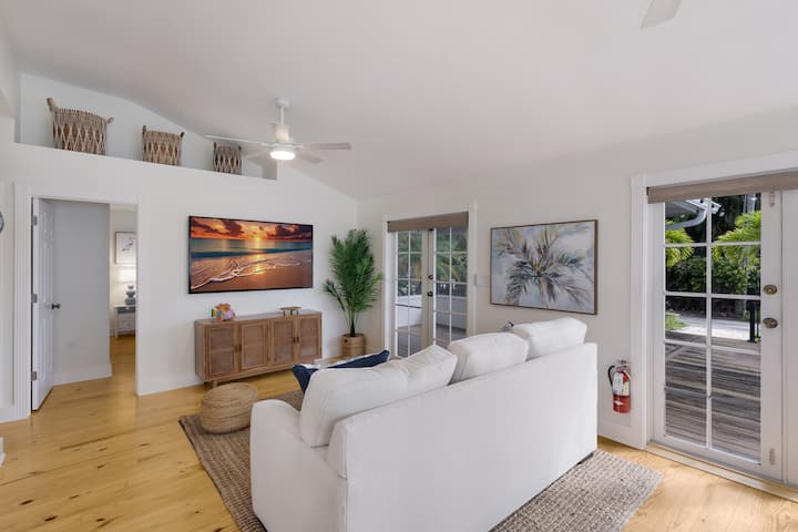 Stay At Pine Key- A Cozy Beach Cottage Retreat! - Bradenton Beach, FL