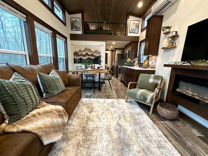 Eagle’s Escape To Sunset Bluff -