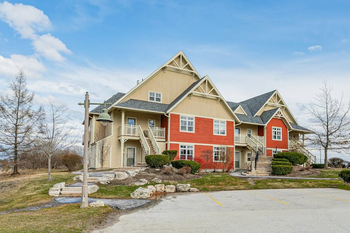 3br Townhome With Golf Views, Balcony & Hot Tub - The Blue Mountains