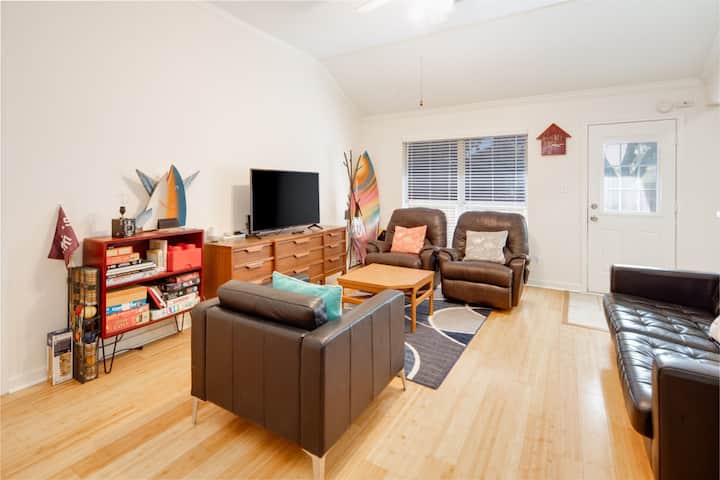 Spacious Aggie Getaway W/ Fire Pit • Near A&m - College Station, TX