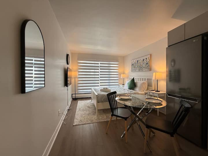 Budget Friendly Studio Downtown For 2 Guests - Montréal, QC
