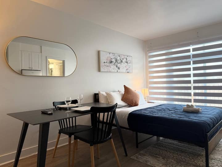 Smart Studio Stay In Downtown Montreal - Montreal