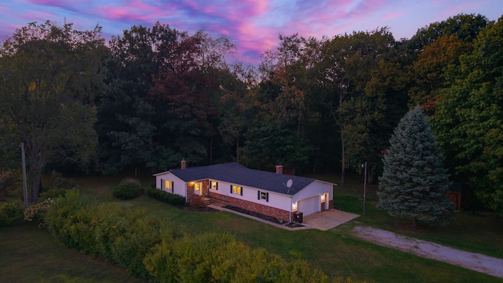 Lake City Getaway - Fire Pit | Near Lake Erie - Erie Bluffs State Park, Lake City