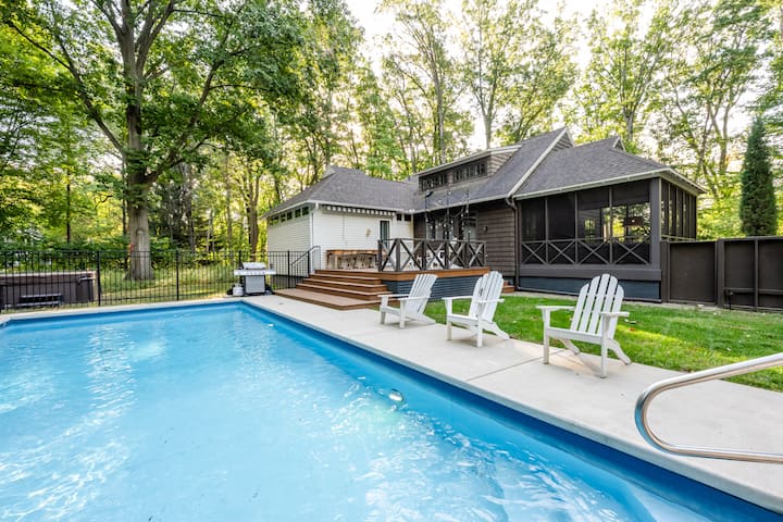 Lakeside Beauty With Pool, Hot Tub And More! - Cherry Beach, Three Oaks