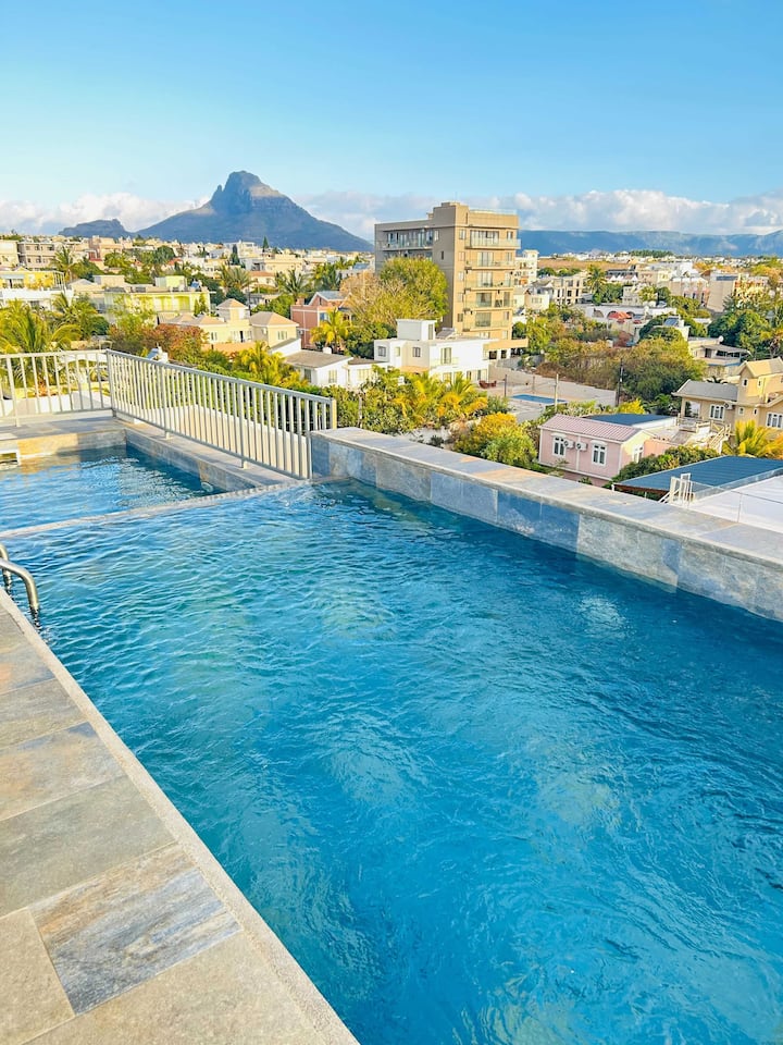 Apt With Rooftop Pool · Sunset Views - Mauritius