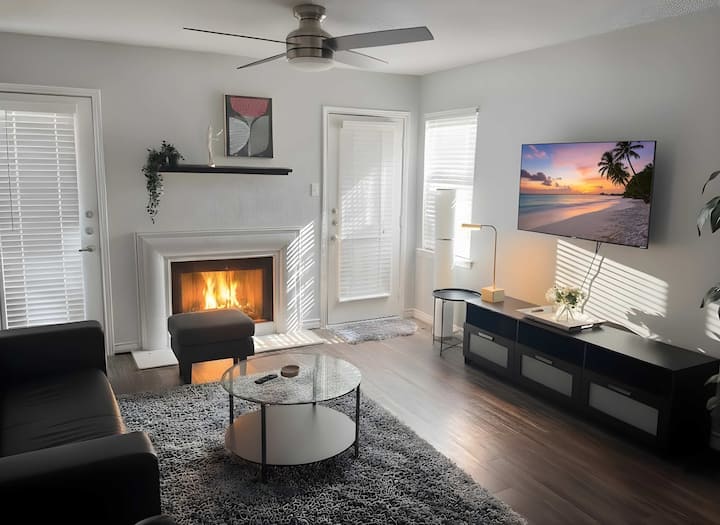 Modern 2br/2ba Retreat Near Downtown & Airport - Sunrise - San Antonio