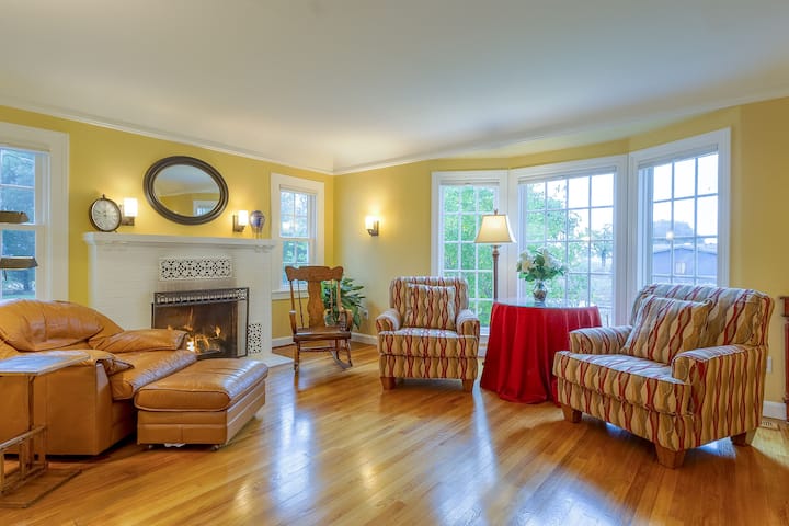 Historic Farm House | Great Location | Petaluma - Napa Valley, CA