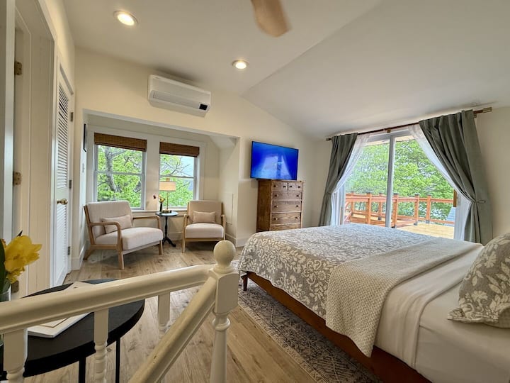 Greenleaf Inn 8a 3rd Floor, Balcony, Harbor View - Boothbay Harbor, ME