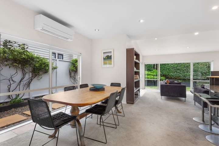 Stylish Executive Remuera Home|by Furnished Rental - Auckland