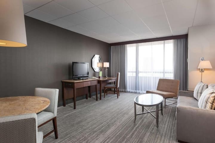 Queen Beds | Free Shuttle. Fully-equipped Kitchen - Houston, TX