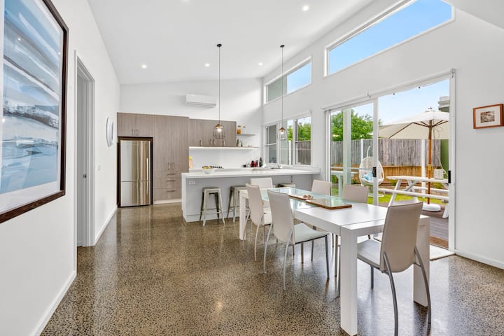 Modern & Accessible Beach House - Bell 3 - Geelong