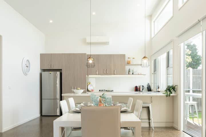 Accessible Beach House - Bell 3 - Pet Friendly - Geelong