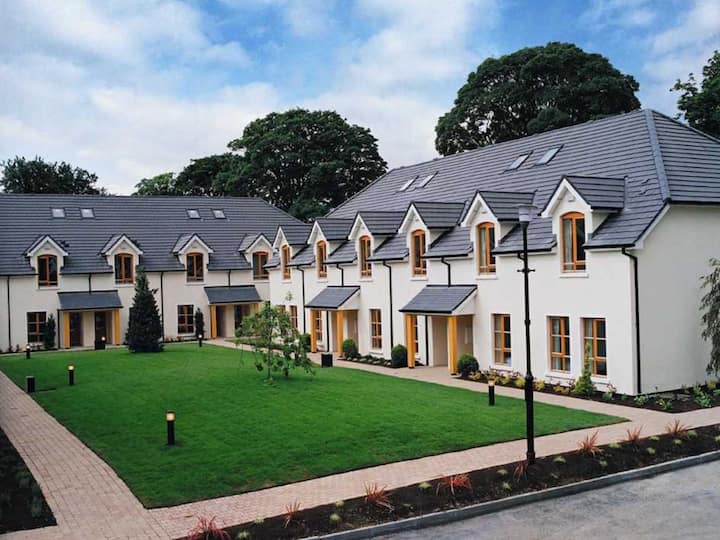 Heyward Mews(tr4) Hh No 5 (Sleeps 5) By Interhome - Swords