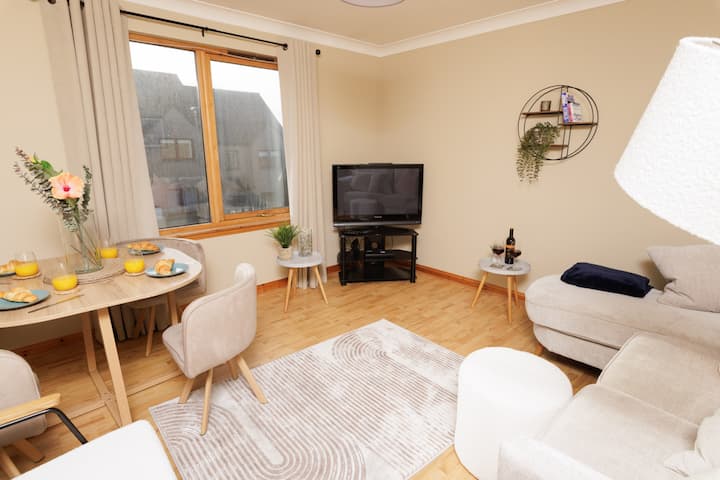 Bright & Stylish Central Lerwick Apt With Parking - Lerwick
