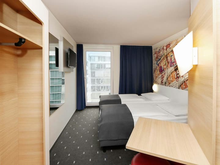 Twin Room At B&b Hotel Berlin Alexanderplatz - Berlin