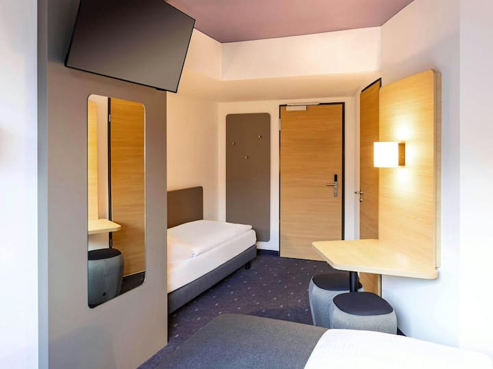 Triple Room At B&b Hotel Berlin Alexanderplatz - Berlin
