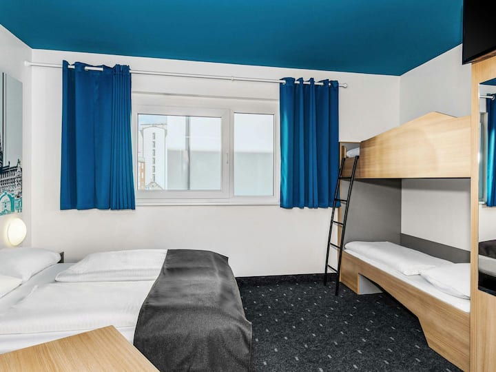 Family Room At B&b Hotel Hamburg City-ost - Hamburg