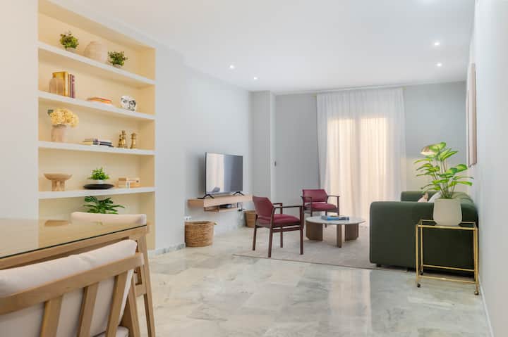 Stunning 3br 2bth With Parking And Jacuzzi - Seville