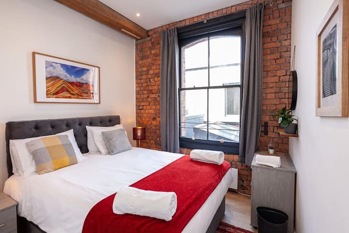 Charming Two-bedroom Apartment Near Victoria Stati - The University of Manchester