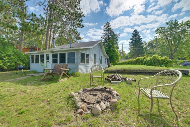 Pet Friendly Mullett Lake Cabin W/ Dock! - Mullett Lake, MI