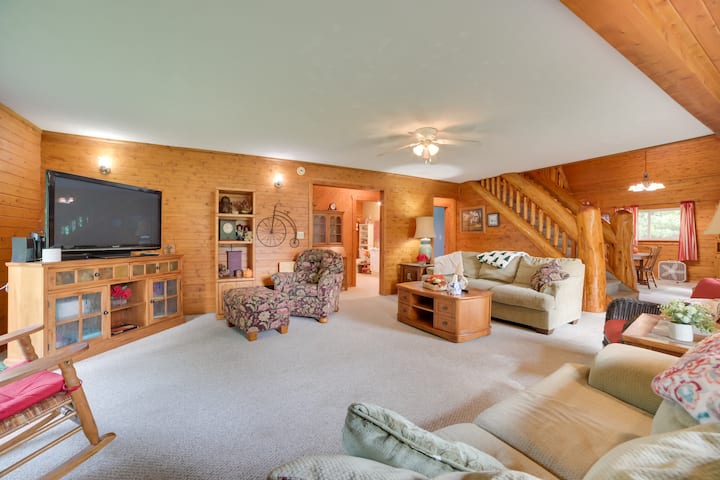 Rustic Mullett Lake Home, 3 Mi To Marina! - Indian River, MI
