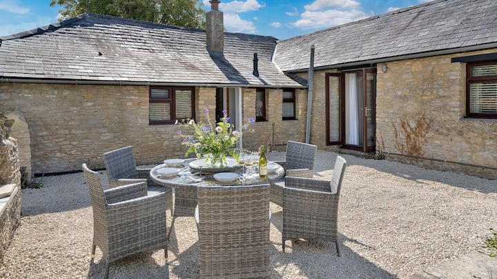 Japonica - Minster Lovell - Witney