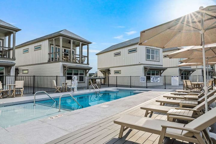 Poolside Villas @ Winyah Bay Club! - Georgetown, SC