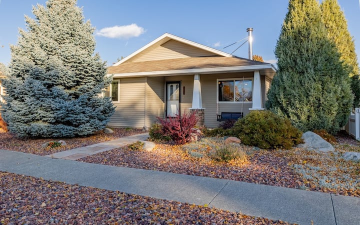 Evergreen Retreat- Walk Downtown, 3 Large Bedrooms - Cody, WY