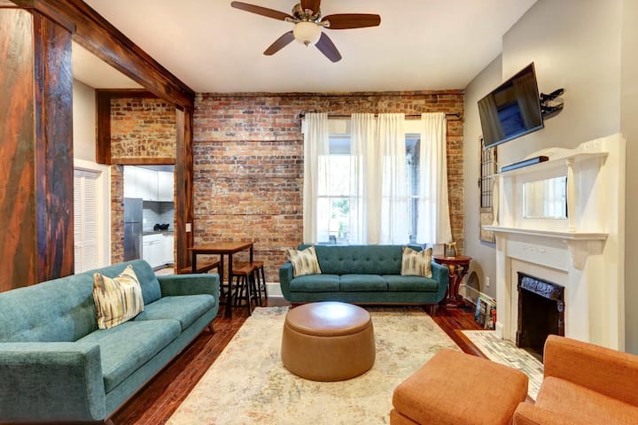 The Victorian Porch Retreat | Walk To Forsyth Park - Savannah, GA